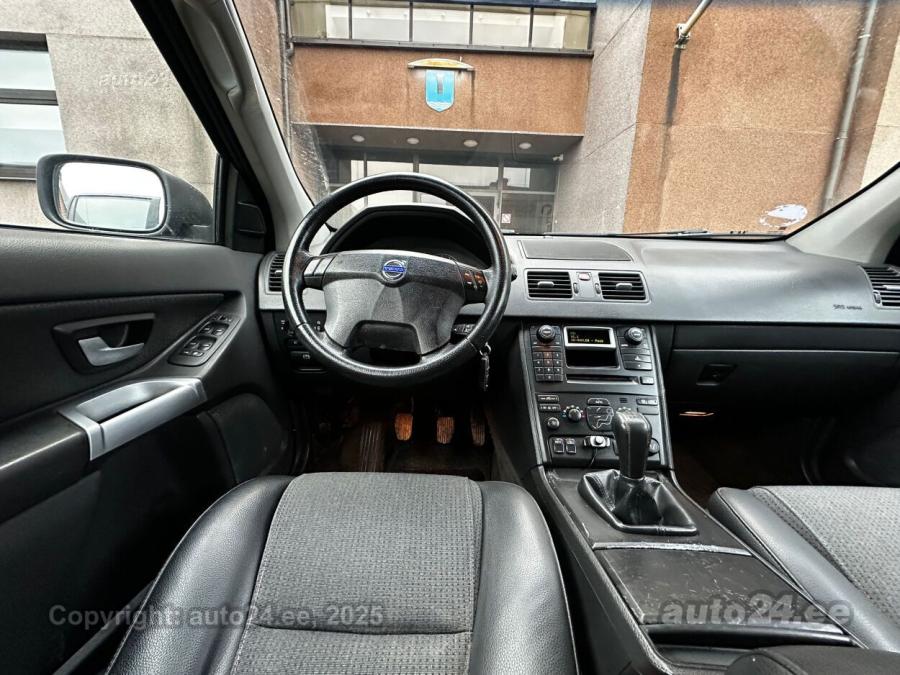 Melns Volvo XC90 2006 Paide, ar dzinēja tilpumu 2.40 L un nobraukumu 317 tūkst. km par 5990 €, foto 14 vietnē AUTOMOTO.COM.LV