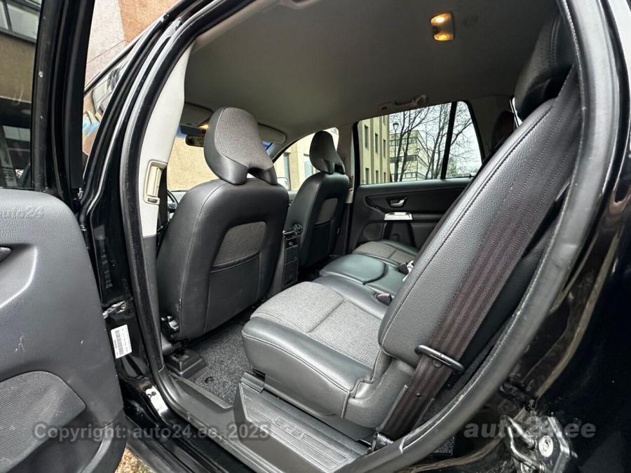 Melns Volvo XC90 2006 Paide, ar dzinēja tilpumu 2.40 L un nobraukumu 317 tūkst. km par 5990 €, foto 16 vietnē AUTOMOTO.COM.LV