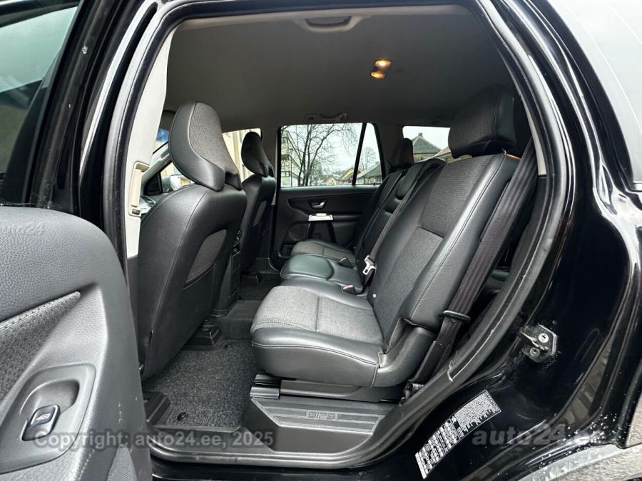 Melns Volvo XC90 2006 Paide, ar dzinēja tilpumu 2.40 L un nobraukumu 317 tūkst. km par 5990 €, foto 17 vietnē AUTOMOTO.COM.LV