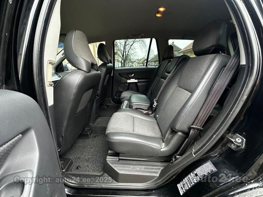 Melns Volvo XC90 2006 Paide, ar dzinēja tilpumu 2.40 L un nobraukumu 317 tūkst. km par 5990 €, foto 18 vietnē AUTOMOTO.COM.LV
