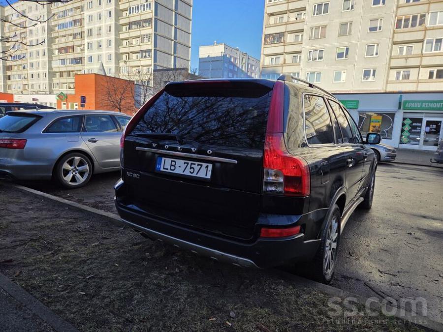 Black Volvo XC90 2006 in Riga, with an engine capacity of 2.40 L and mileage of 321 thousand km for 4350 €, photo 3 on AUTOMOTO.COM.LV