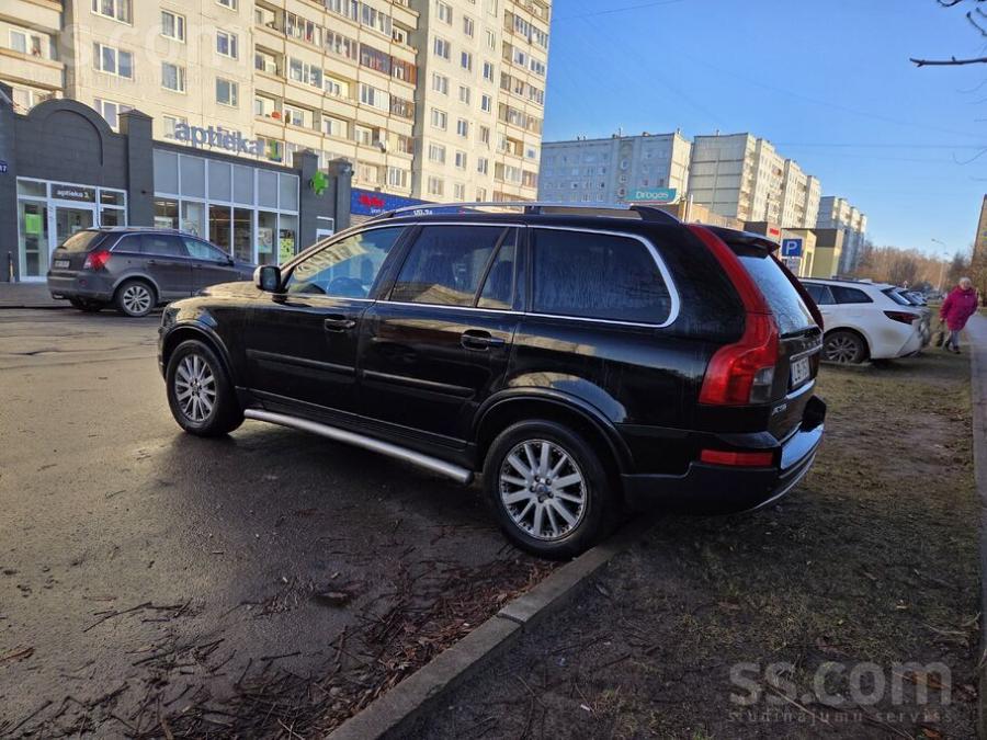 Black Volvo XC90 2006 in Riga, with an engine capacity of 2.40 L and mileage of 321 thousand km for 4350 €, photo 4 on AUTOMOTO.COM.LV
