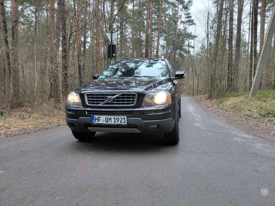 Melns Volvo XC90 2006 Viļņa, ar dzinēja tilpumu 2.40 L un nobraukumu 340 tūkst. km par 5999 €, foto 1 vietnē AUTOMOTO.COM.LV