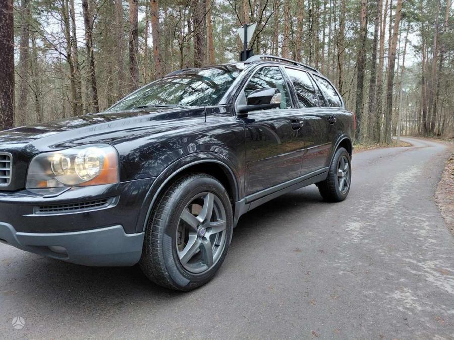 Melns Volvo XC90 2006 Viļņa, ar dzinēja tilpumu 2.40 L un nobraukumu 340 tūkst. km par 5999 €, foto 2 vietnē AUTOMOTO.COM.LV