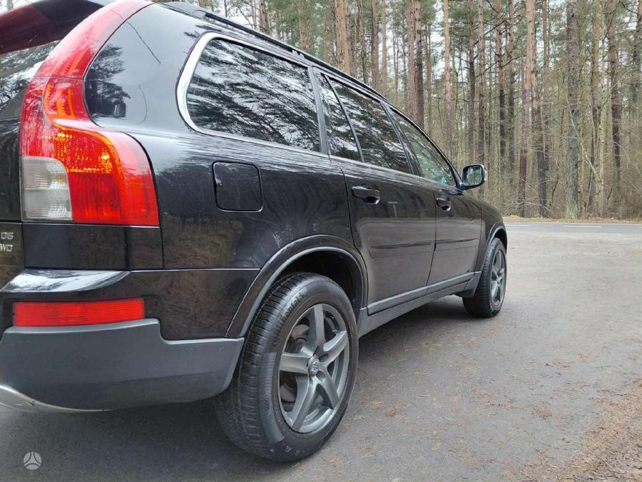 Melns Volvo XC90 2006 Viļņa, ar dzinēja tilpumu 2.40 L un nobraukumu 340 tūkst. km par 5999 €, foto 6 vietnē AUTOMOTO.COM.LV