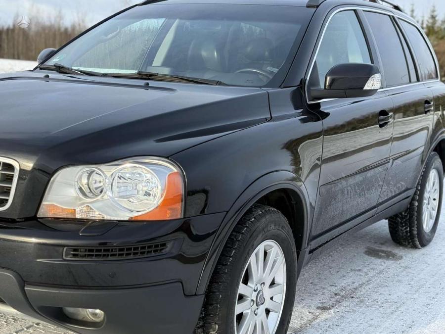 Black Volvo XC90 2006 in Raseiniai, with an engine capacity of 2.40 L and mileage of 225 thousand km for 6950 €, photo 7 on AUTOMOTO.COM.LV