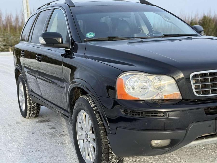 Black Volvo XC90 2006 in Raseiniai, with an engine capacity of 2.40 L and mileage of 225 thousand km for 6950 €, photo 8 on AUTOMOTO.COM.LV