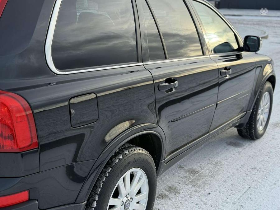 Black Volvo XC90 2006 in Raseiniai, with an engine capacity of 2.40 L and mileage of 225 thousand km for 6950 €, photo 14 on AUTOMOTO.COM.LV