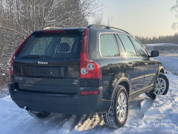 Black Volvo XC90 2006 in Riga, with an engine capacity of 2.40 L and mileage of 327 thousand km for 5750 €, photo 6 on AUTOMOTO.COM.LV