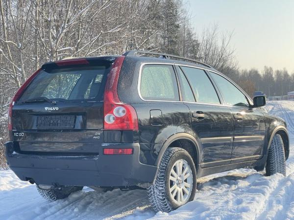 Black Volvo XC90 2006 in Riga, with an engine capacity of 2.40 L and mileage of 327 thousand km for 5750 €, photo 8 on AUTOMOTO.COM.LV