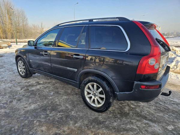 Black Volvo XC90 2006 in Kaunas, with an engine capacity of 2.40 L and mileage of 398 thousand km for 3999 €, photo 5 on AUTOMOTO.COM.LV