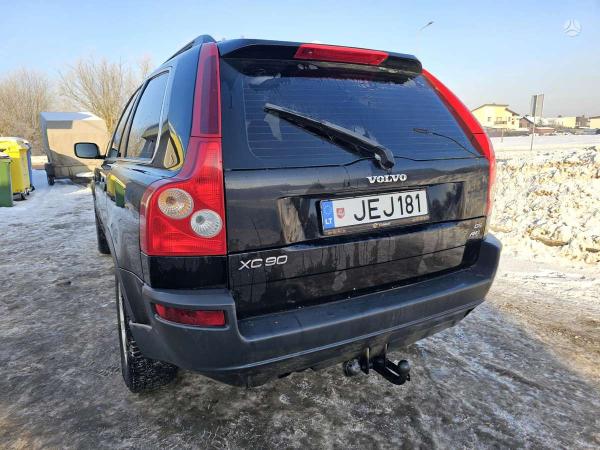 Black Volvo XC90 2006 in Kaunas, with an engine capacity of 2.40 L and mileage of 398 thousand km for 3999 €, photo 8 on AUTOMOTO.COM.LV