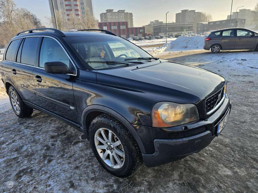 Black Volvo XC90 2006 in Kaunas, with an engine capacity of 2.40 L and mileage of 398 thousand km for 3999 €, photo 10 on AUTOMOTO.COM.LV