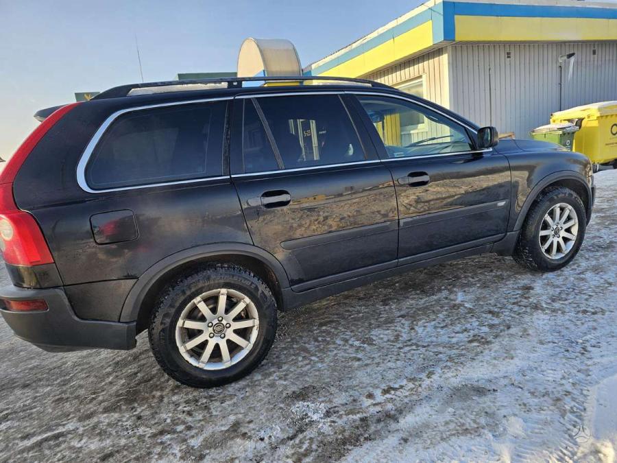 Black Volvo XC90 2006 in Kaunas, with an engine capacity of 2.40 L and mileage of 398 thousand km for 3999 €, photo 15 on AUTOMOTO.COM.LV