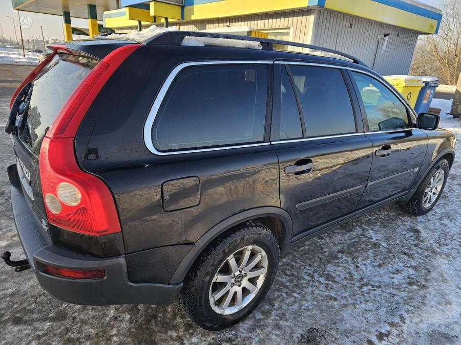 Black Volvo XC90 2006 in Kaunas, with an engine capacity of 2.40 L and mileage of 398 thousand km for 3999 €, photo 17 on AUTOMOTO.COM.LV