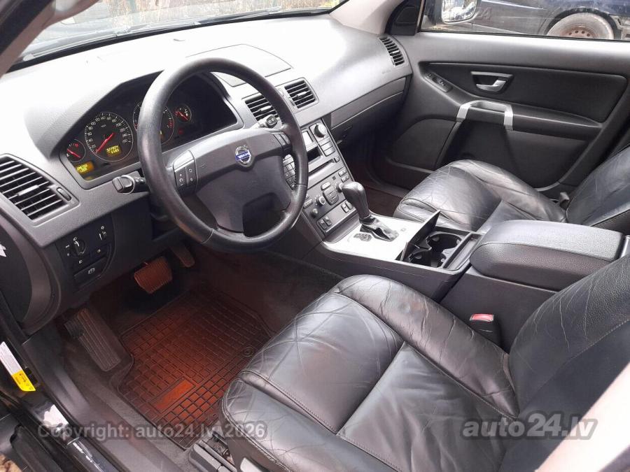 Melns Volvo XC90 2006 Paide, ar dzinēja tilpumu 2.40 L un nobraukumu 322 tūkst. km par 6500 €, foto 8 vietnē AUTOMOTO.COM.LV
