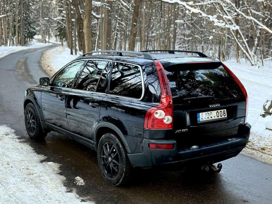 Melns Volvo XC90 2006 Viļņa, ar dzinēja tilpumu 2.40 L un nobraukumu 291 tūkst. km par 3900 €, foto 3 vietnē AUTOMOTO.COM.LV