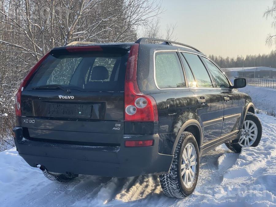 Black Volvo XC90 2006 in Riga, with an engine capacity of 2.40 L and mileage of 327 thousand km for 5350 €, photo 6 on AUTOMOTO.COM.LV