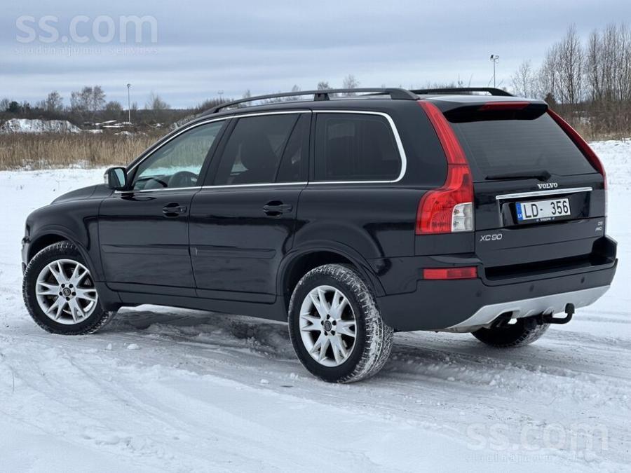 Black Volvo XC90 2006 in Riga, with an engine capacity of 2.40 L and mileage of 367 thousand km for 5600 €, photo 3 on AUTOMOTO.COM.LV