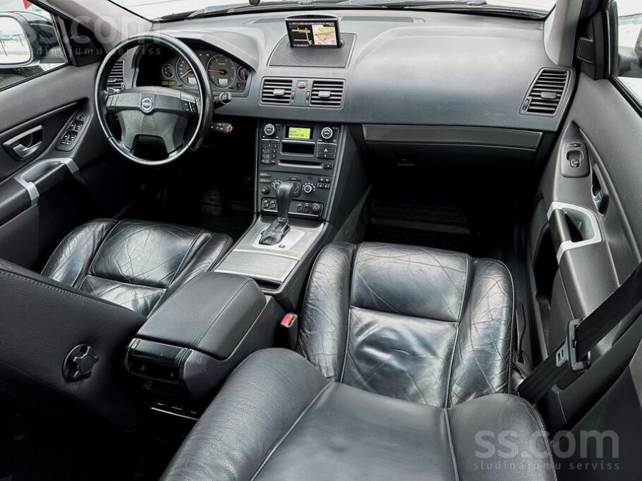Black Volvo XC90 2006 in Riga, with an engine capacity of 2.40 L and mileage of 367 thousand km for 5600 €, photo 14 on AUTOMOTO.COM.LV