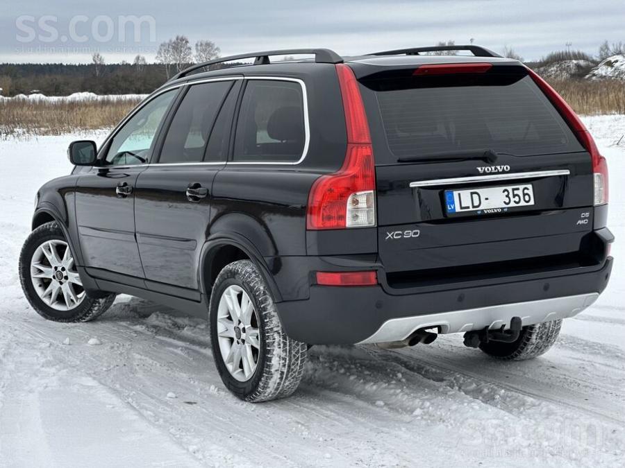 Black Volvo XC90 2006 in Riga, with an engine capacity of 2.40 L and mileage of 367 thousand km for 5600 €, photo 22 on AUTOMOTO.COM.LV