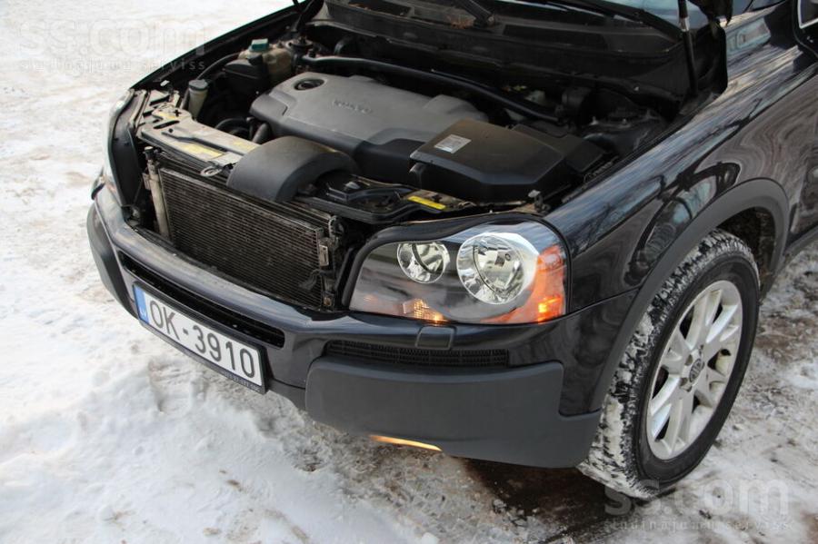 Black Volvo XC90 2006 in Riga, with an engine capacity of 2.40 L and mileage of 0 thousand km for 5850 €, photo 10 on AUTOMOTO.COM.LV