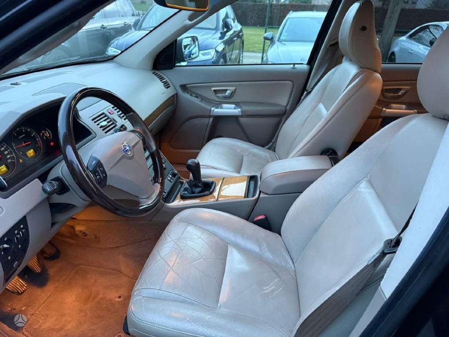 Melns Volvo XC90 2006 Šauļi, ar dzinēja tilpumu 2.40 L un nobraukumu 240 tūkst. km par 4160 €, foto 7 vietnē AUTOMOTO.COM.LV
