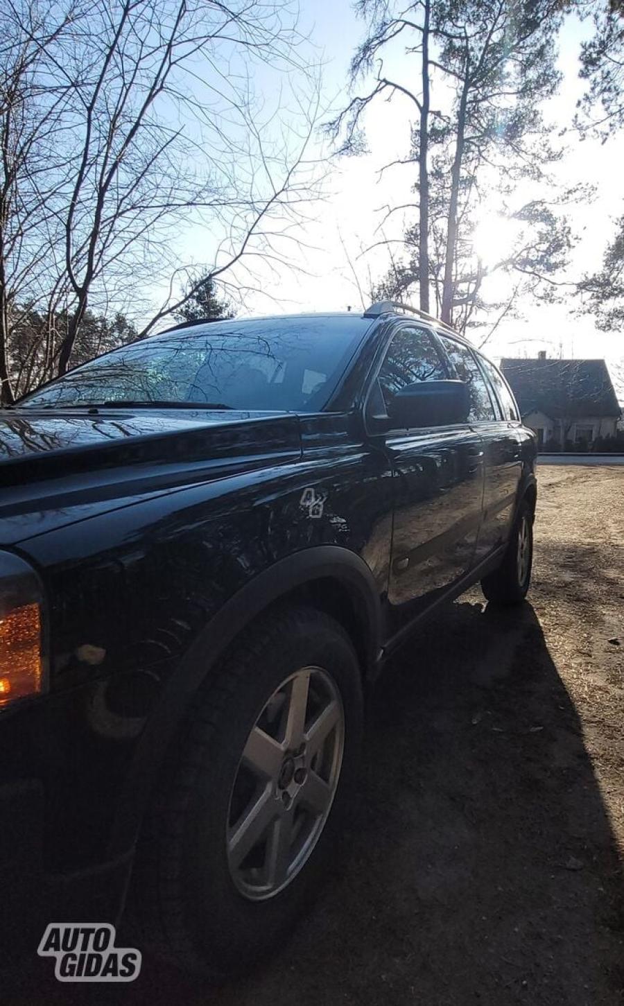 Black Volvo XC90 2006 in Vilnius, with an engine capacity of 2.40 L and mileage of 288 thousand km for 5500 €, photo 6 on AUTOMOTO.COM.LV