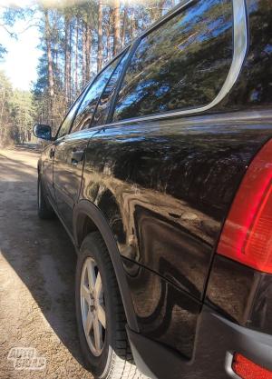 Black Volvo XC90 2006 in Vilnius, with an engine capacity of 2.40 L and mileage of 288 thousand km for 5500 €, photo 8 on AUTOMOTO.COM.LV