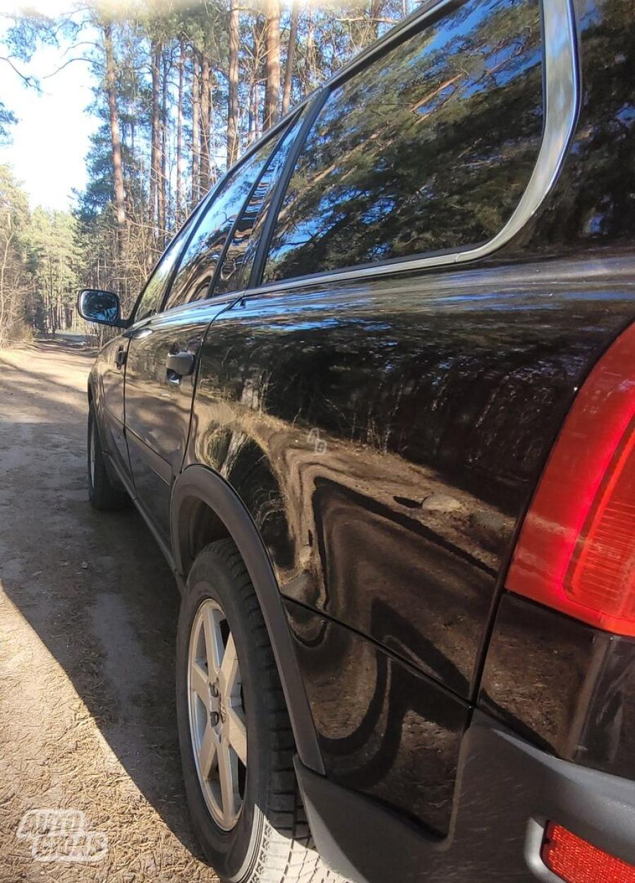 Black Volvo XC90 2006 in Vilnius, with an engine capacity of 2.40 L and mileage of 288 thousand km for 5500 €, photo 8 on AUTOMOTO.COM.LV