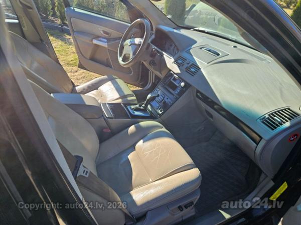 Melns Volvo XC90 2006 Tallina, ar dzinēja tilpumu 2.40 L un nobraukumu 387 tūkst. km par 4000 €, foto 10 vietnē AUTOMOTO.COM.LV
