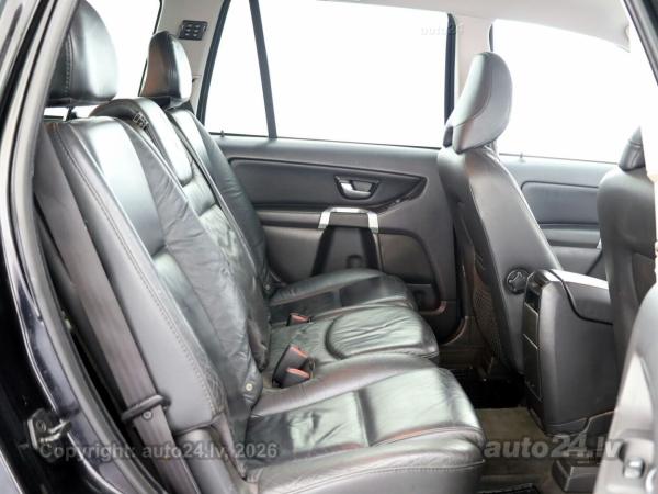 Black Volvo XC90 2006 in Tallinn, with an engine capacity of 2.40 L and mileage of 292 thousand km for 3999 €, photo 7 on AUTOMOTO.COM.LV