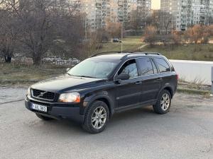 Melns Volvo XC90 2006 Viļņa, ar dzinēja tilpumu 2.40 L un nobraukumu 360 tūkst. km par 1900 €, foto 2 vietnē AUTOMOTO.COM.LV