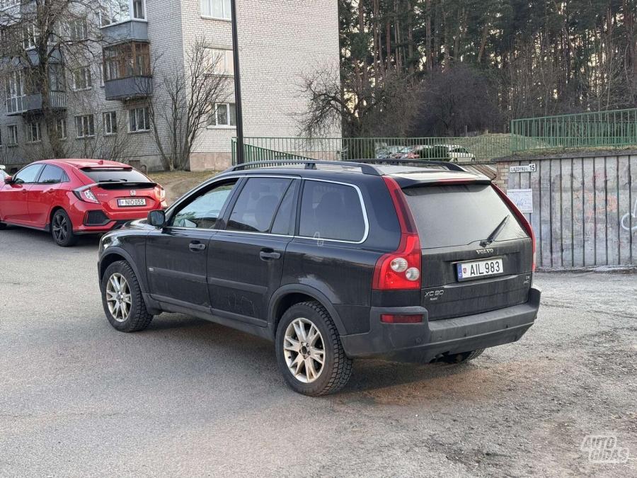 Melns Volvo XC90 2006 Viļņa, ar dzinēja tilpumu 2.40 L un nobraukumu 360 tūkst. km par 1900 €, foto 5 vietnē AUTOMOTO.COM.LV