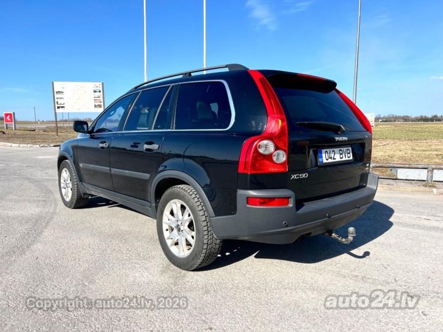 Black Volvo XC90 2006 in Rakvere, with an engine capacity of 2.40 L and mileage of 259 thousand km for 6300 €, photo 3 on AUTOMOTO.COM.LV