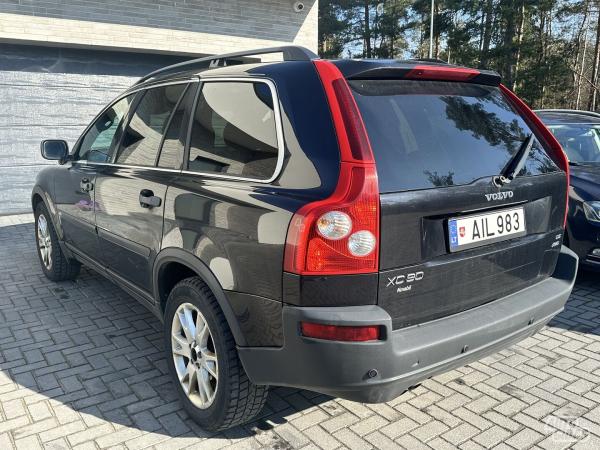 Black Volvo XC90 2006 in Vilnius, with an engine capacity of 2.40 L and mileage of 311 thousand km for 2800 €, photo 3 on AUTOMOTO.COM.LV