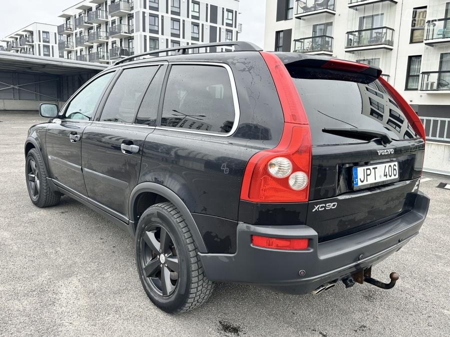 Melns Volvo XC90 2006 Viļņa, ar dzinēja tilpumu 2.40 L un nobraukumu 303 tūkst. km par 4499 €, foto 5 vietnē AUTOMOTO.COM.LV