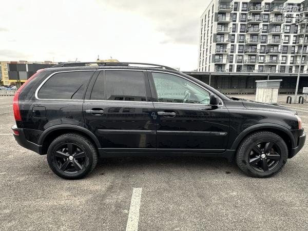 Black Volvo XC90 2006 in Vilnius, with an engine capacity of 2.40 L and mileage of 303 thousand km for 4499 €, photo 6 on AUTOMOTO.COM.LV