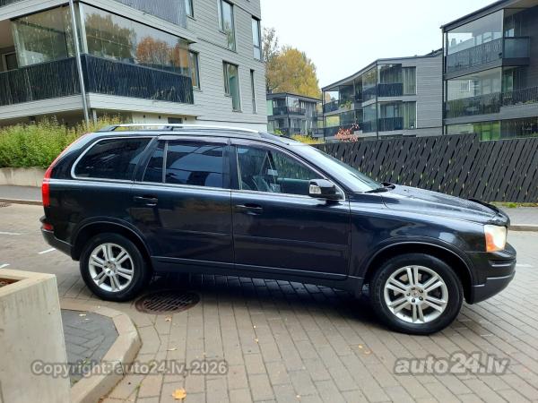 Melns Volvo XC90 2006 Tartu, ar dzinēja tilpumu 2.40 L un nobraukumu 349 tūkst. km par 5600 €, foto 6 vietnē AUTOMOTO.COM.LV