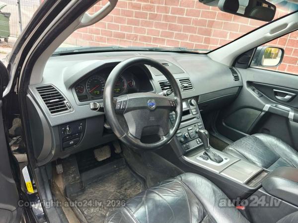 Melns Volvo XC90 2006 Tallina, ar dzinēja tilpumu 2.40 L un nobraukumu 507 tūkst. km par 4700 €, foto 10 vietnē AUTOMOTO.COM.LV