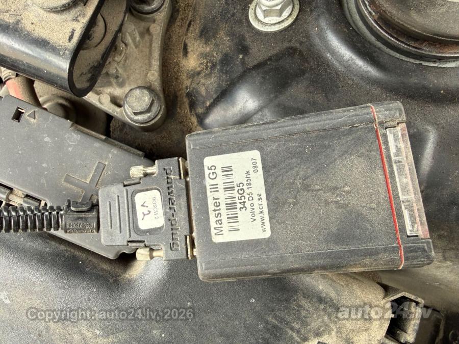Melns Volvo XC90 2006 Tartu, ar dzinēja tilpumu 2.40 L un nobraukumu 325 tūkst. km par 4300 €, foto 12 vietnē AUTOMOTO.COM.LV