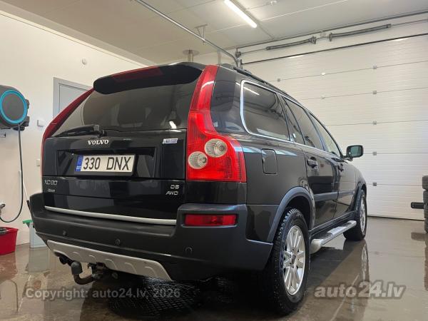 Melns Volvo XC90 2006 Mustvē, ar dzinēja tilpumu 2.40 L un nobraukumu 331 tūkst. km par 5850 €, foto 2 vietnē AUTOMOTO.COM.LV
