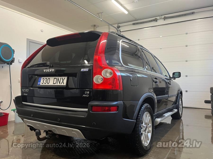 Black Volvo XC90 2006 in Mustvee, with an engine capacity of 2.40 L and mileage of 331 thousand km for 5850 €, photo 3 on AUTOMOTO.COM.LV