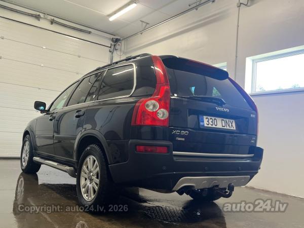Melns Volvo XC90 2006 Mustvē, ar dzinēja tilpumu 2.40 L un nobraukumu 331 tūkst. km par 5850 €, foto 3 vietnē AUTOMOTO.COM.LV
