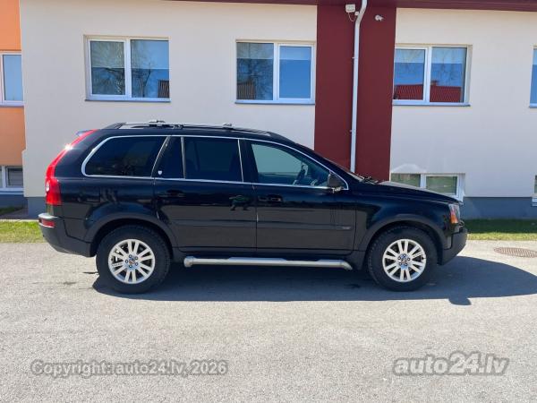 Melns Volvo XC90 2006 Mustvē, ar dzinēja tilpumu 2.40 L un nobraukumu 331 tūkst. km par 5850 €, foto 4 vietnē AUTOMOTO.COM.LV
