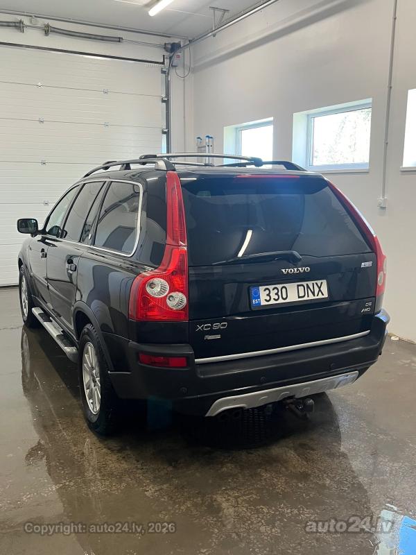 Melns Volvo XC90 2006 Mustvē, ar dzinēja tilpumu 2.40 L un nobraukumu 331 tūkst. km par 5850 €, foto 7 vietnē AUTOMOTO.COM.LV