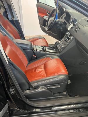 Black Volvo XC90 2006 in Mustvee, with an engine capacity of 2.40 L and mileage of 331 thousand km for 5850 €, photo 11 on AUTOMOTO.COM.LV