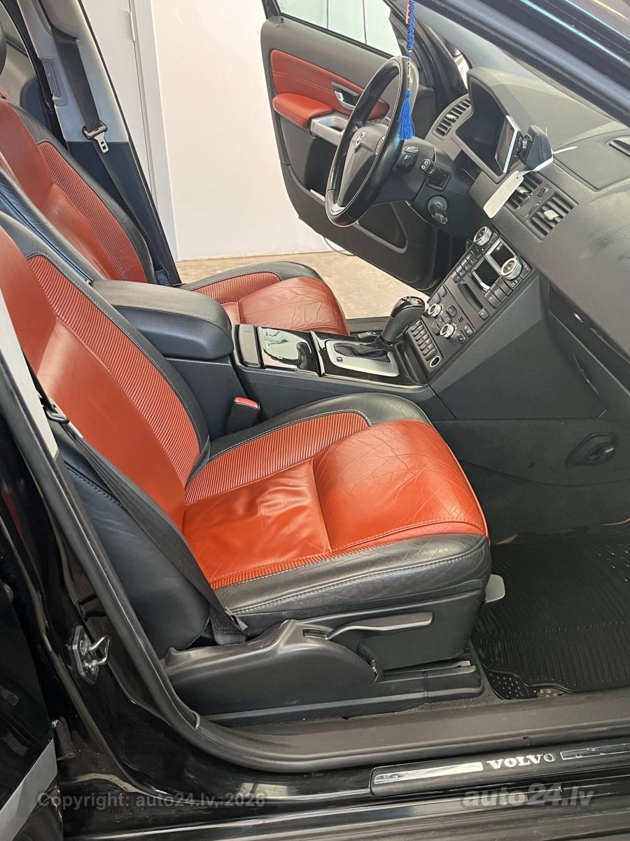 Black Volvo XC90 2006 in Mustvee, with an engine capacity of 2.40 L and mileage of 331 thousand km for 5850 €, photo 11 on AUTOMOTO.COM.LV