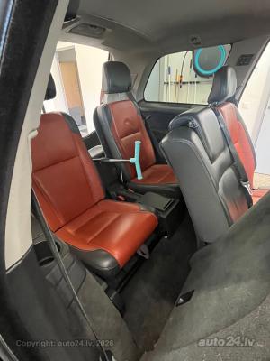Black Volvo XC90 2006 in Mustvee, with an engine capacity of 2.40 L and mileage of 331 thousand km for 5850 €, photo 13 on AUTOMOTO.COM.LV
