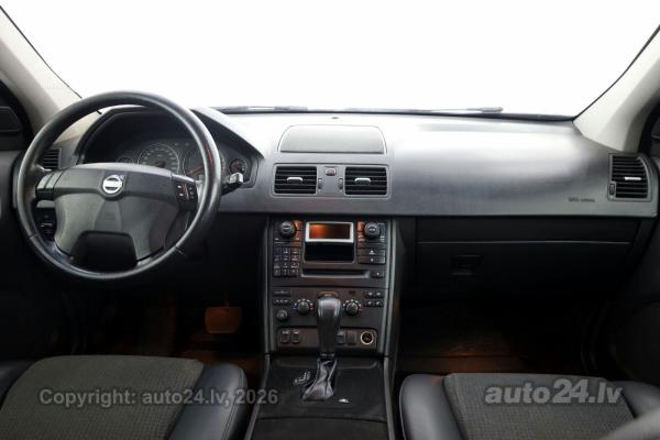 Black Volvo XC90 2006 in Tallinn, with an engine capacity of 2.40 L and mileage of 415 thousand km for 2499 €, photo 5 on AUTOMOTO.COM.LV